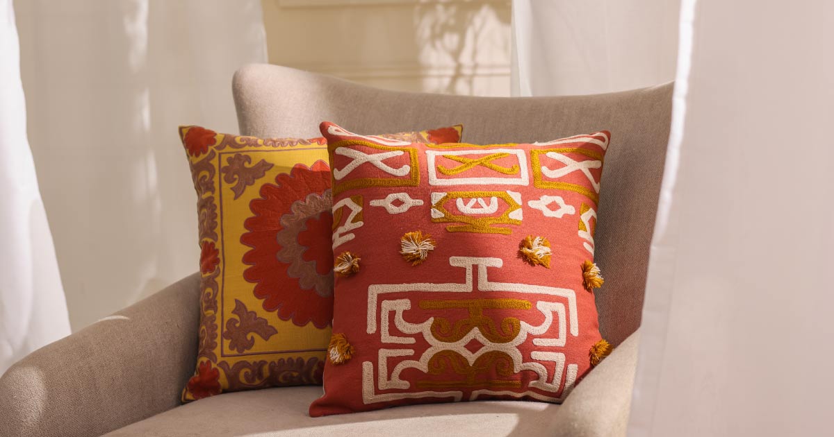 5 Ways to Style Bright Color Cushions